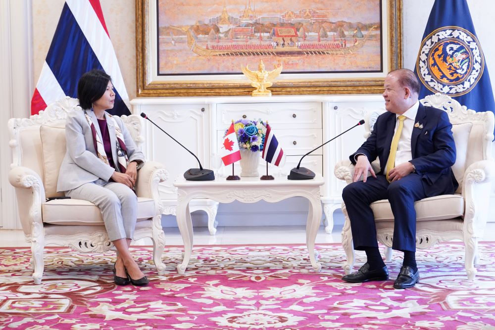 นางสาวปิง คิตนีกอน (H.E. Ms. Ping Kitnikone) เอกอัครราชทูตแคนาดาประจำ ...